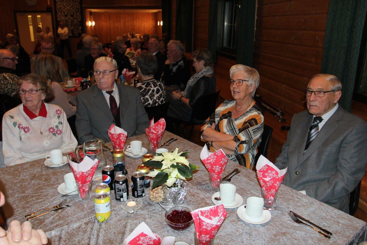 Julebord med nostalgisk sang og musikk – Velkommen til Vestmarka!